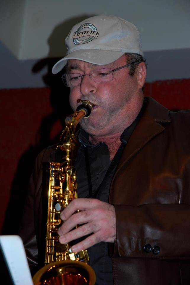 Avo Tutunjian with Arthur Satyan Acoustic Ensemble Back at Razz'zz