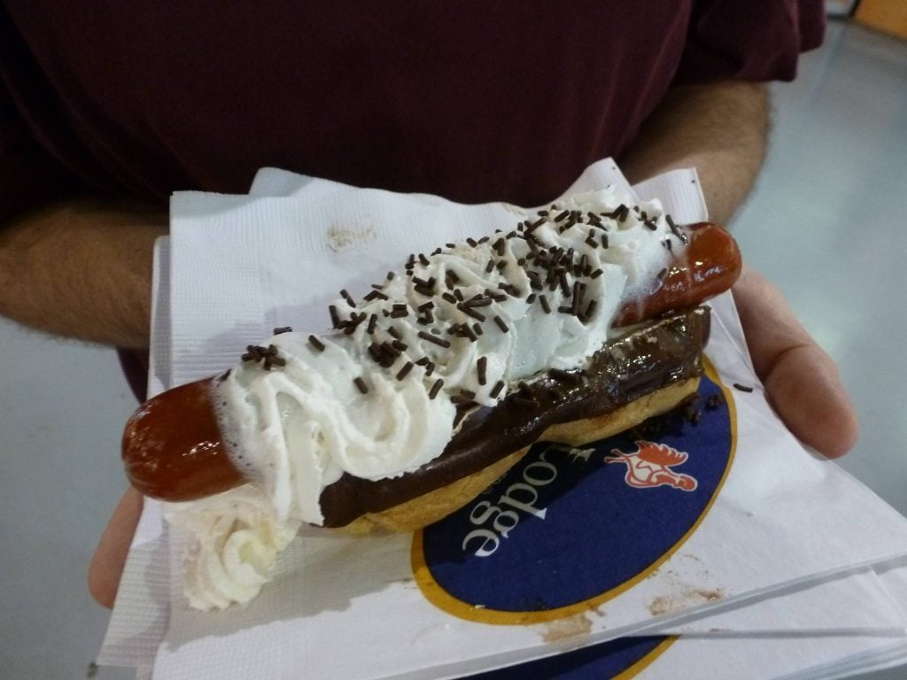 Eclair Hot Dog