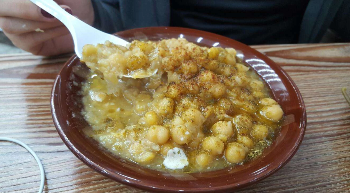 What's For Breakfast? 4 Of The Most Delicious Foul And Hummos Dishes In ...