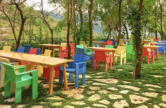 9 Wonderful Restaurants Perfect For A Family Outing