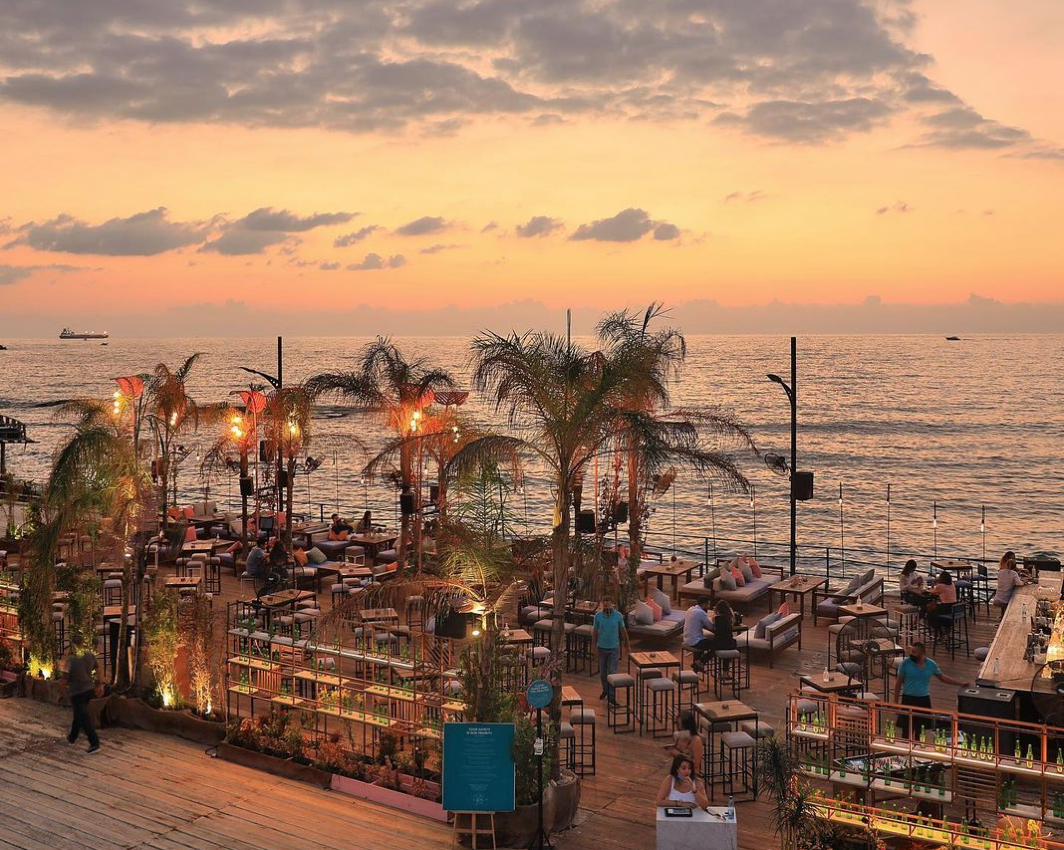 Bold Seafront: A Breathtaking Seaside Bar And Lounge