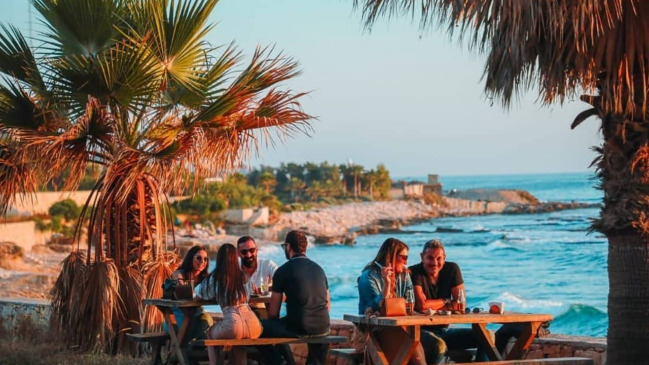 قضوا نهار على البحر ببلاش بهالمنتجع المميز بعمشيت » بيروت.كوم