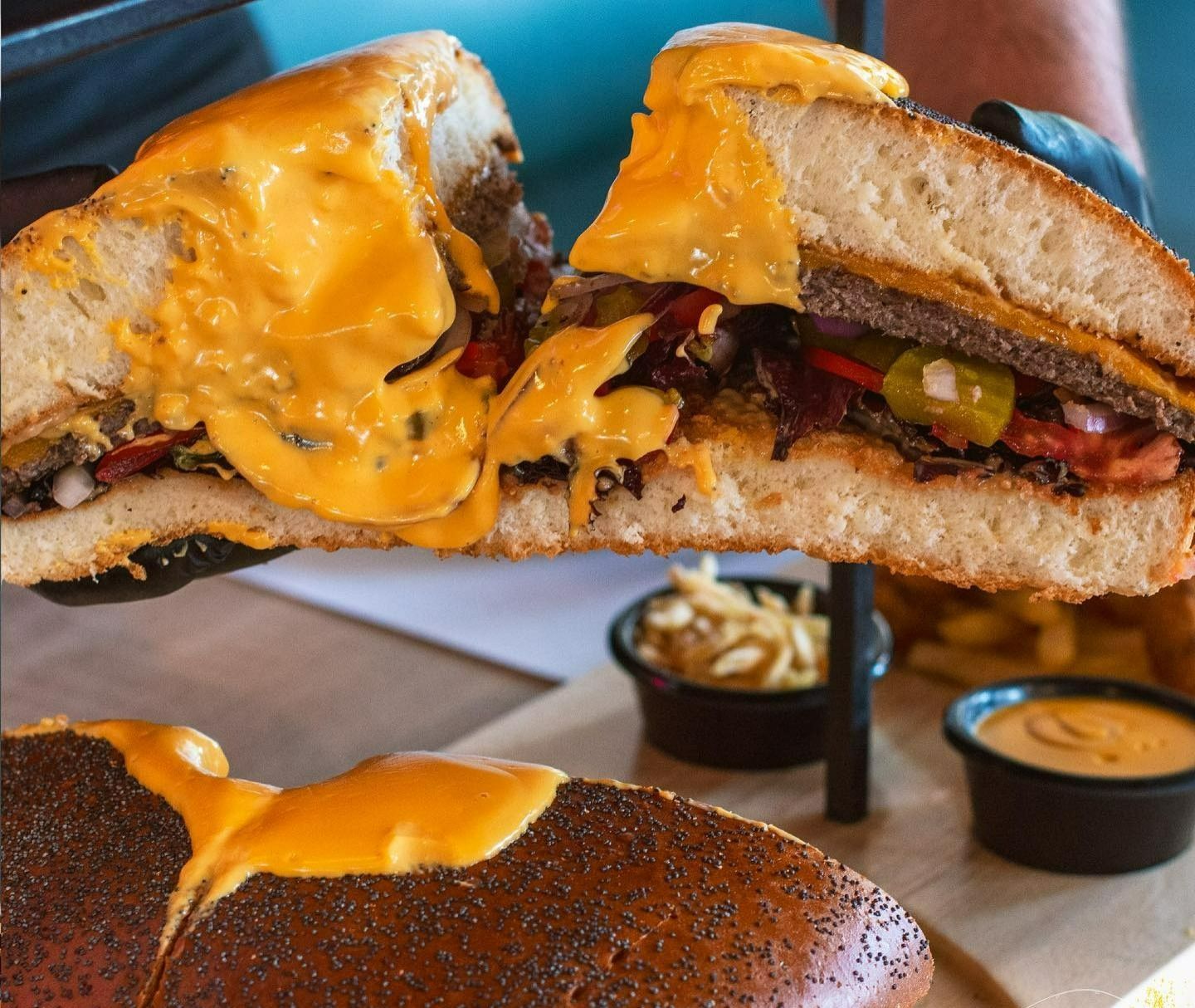 وين فيكن تلاقوا أكبر برغر بلبنان؟ » بيروت.كوم